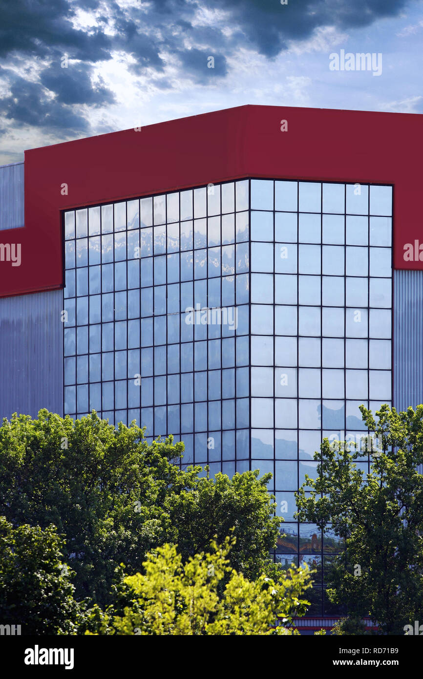 Square mirrored wall hi-res stock photography and images - Alamy