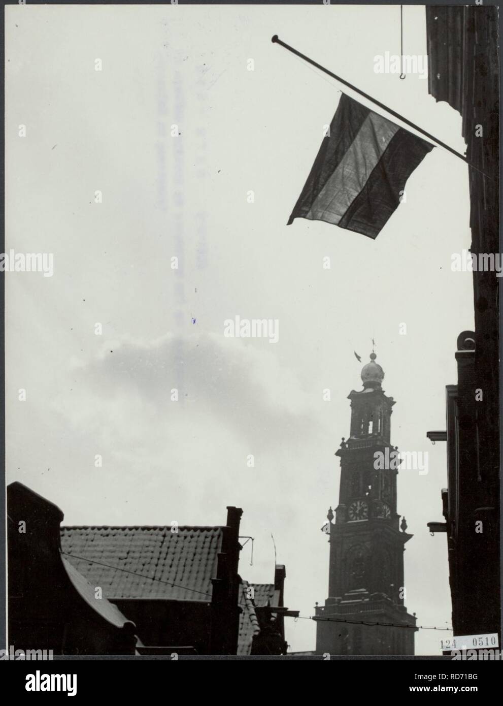 Amsterdam, Westertoren. Vlaggen halfstok i.v.m. nationale rouw vanwege ...