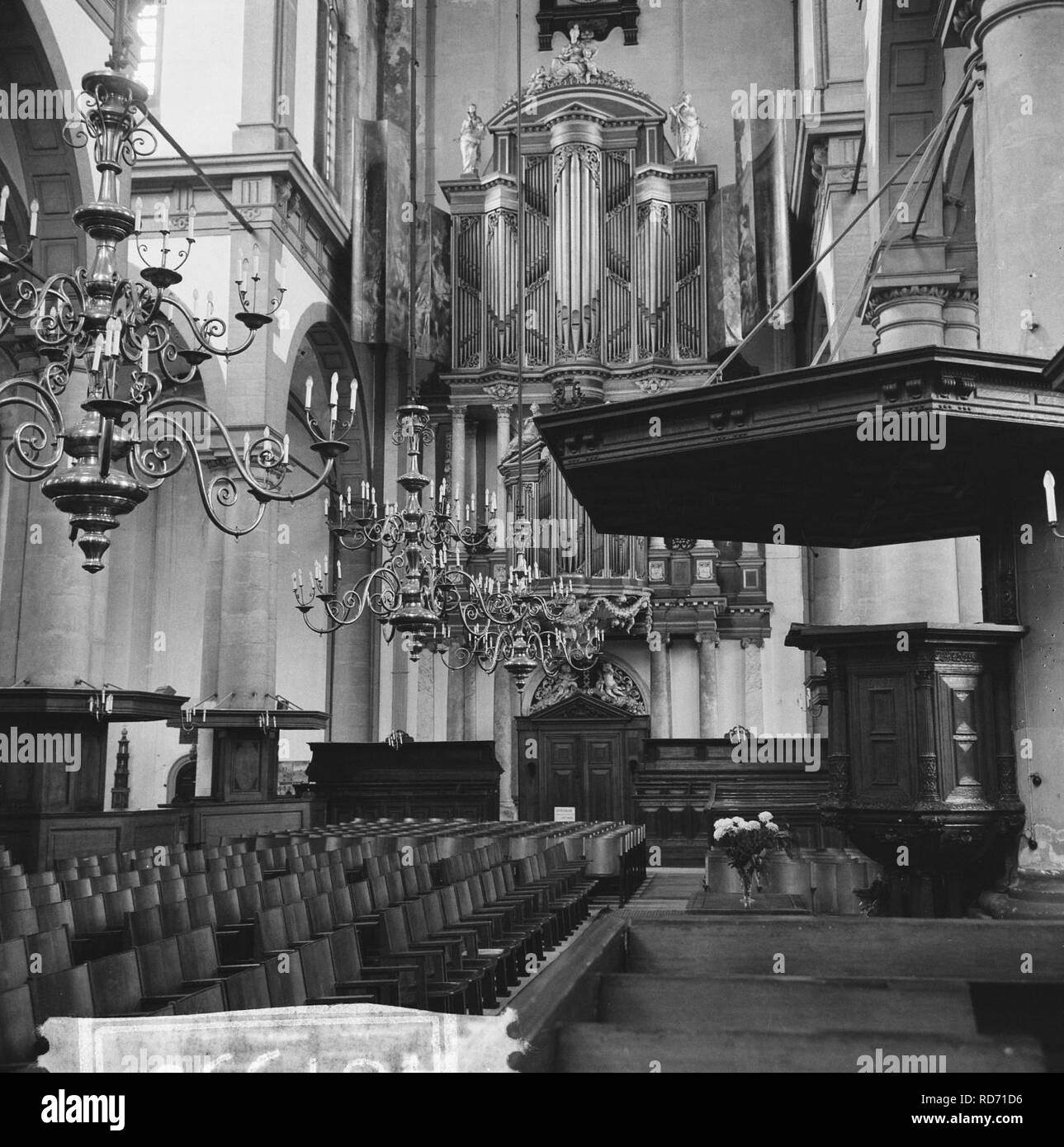 Amsterdam. Interieur van de Westerkerk met het grote orgel en de ...