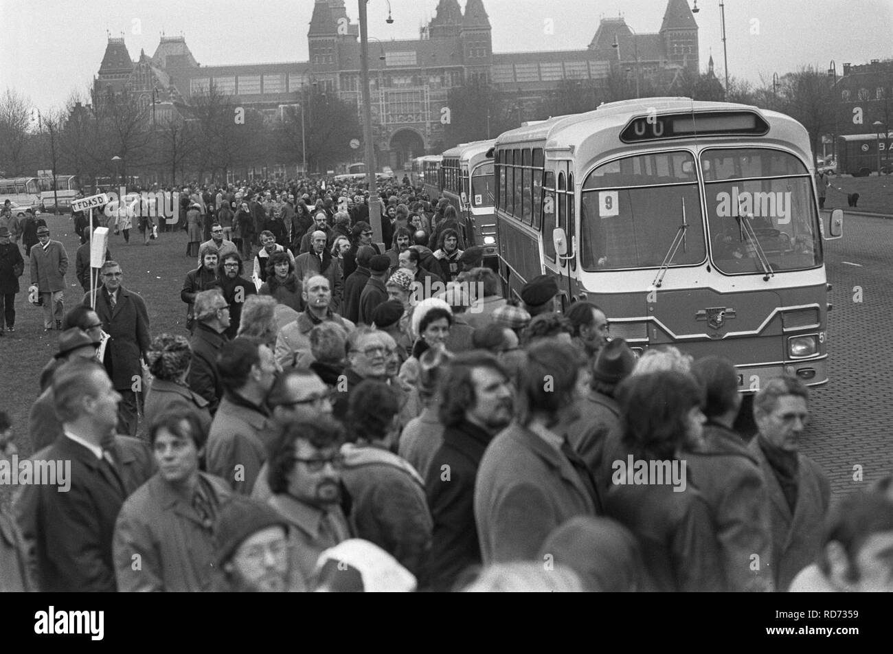 Ambtenaren vertrekken van Stock Photo - Alamy