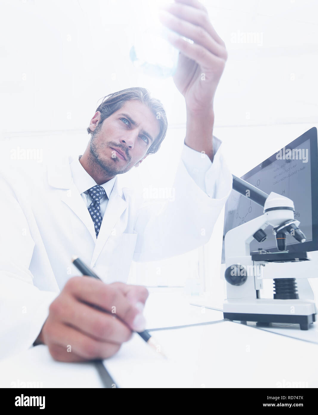 Forensic laboratory chemical flask hi-res stock photography and images ...