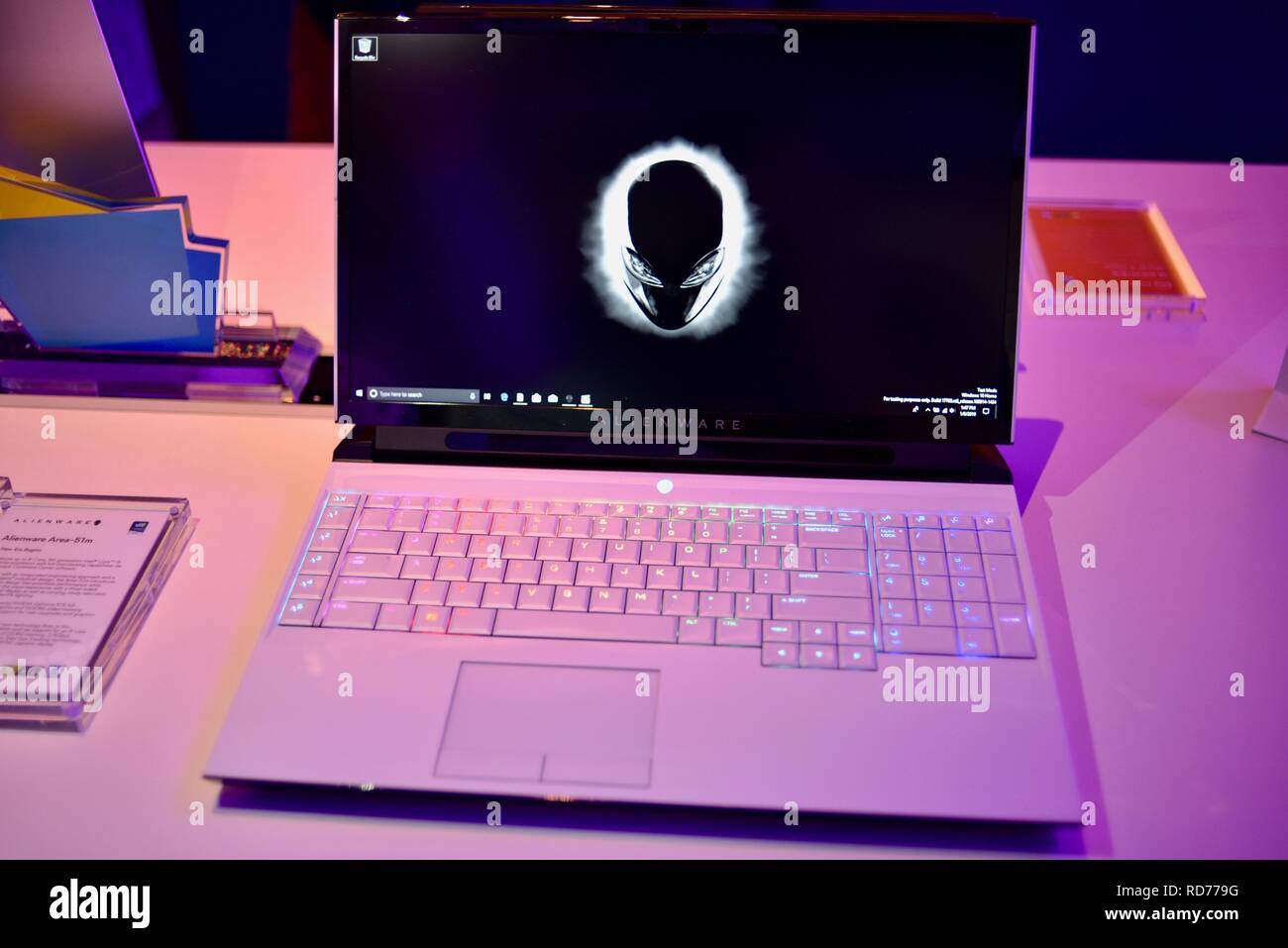 Alienware gaming hi-res stock photography and images - Alamy