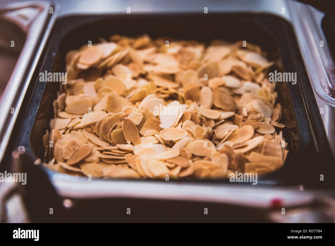 Almond flakes hi-res stock photography and images - Alamy