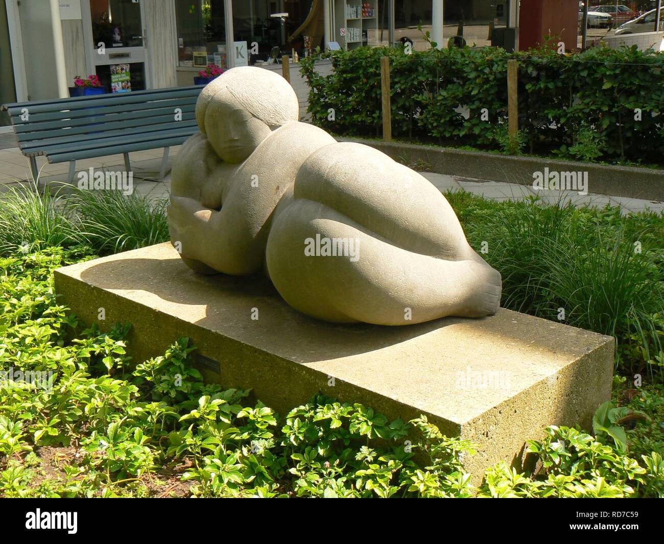 Liggende vrouw hi-res stock photography and images - Alamy