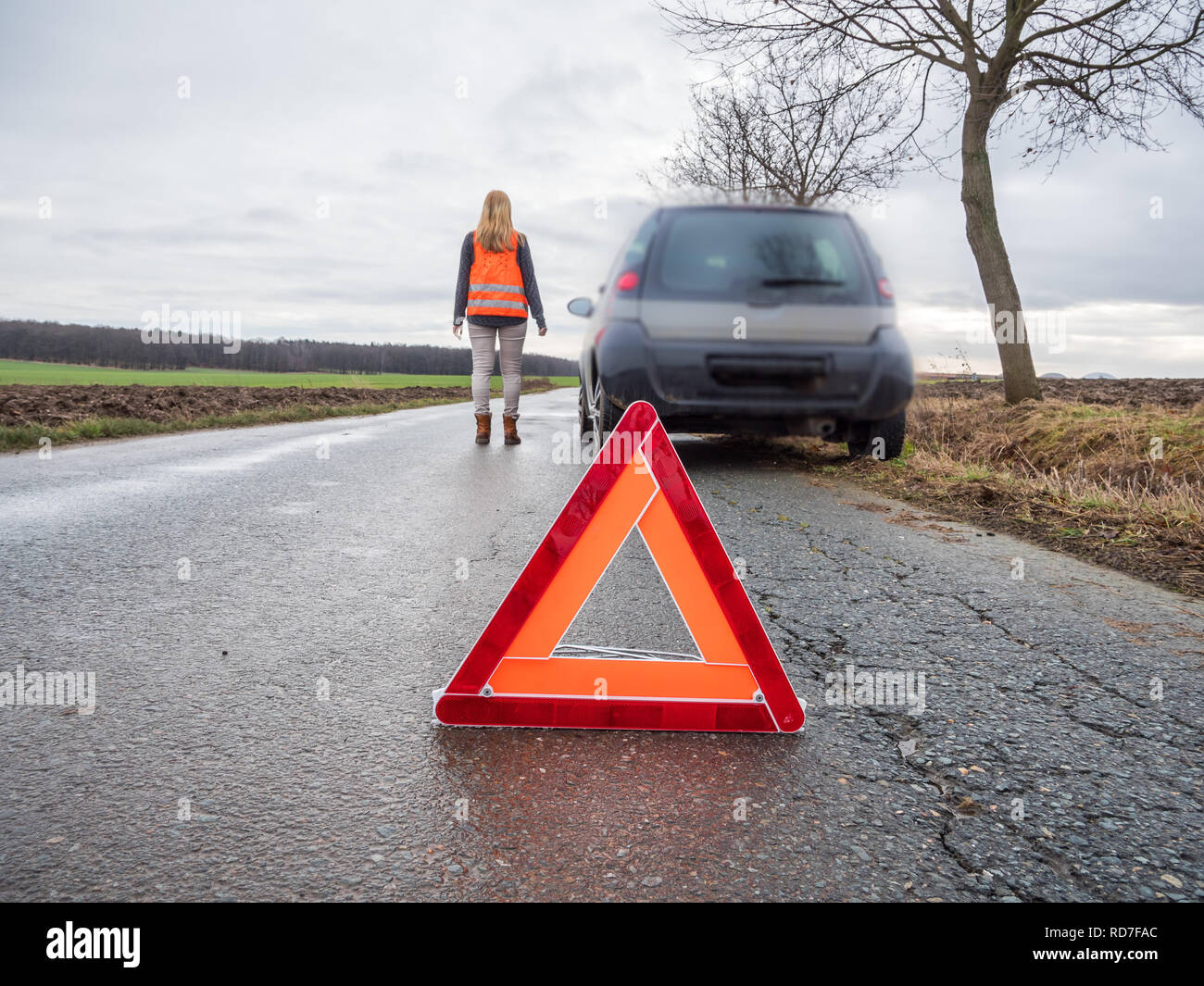 Mature woman breakdown car hi-res stock photography and images - Alamy