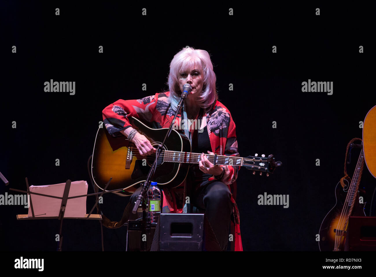 Emmylou harris hi-res stock photography and images - Alamy