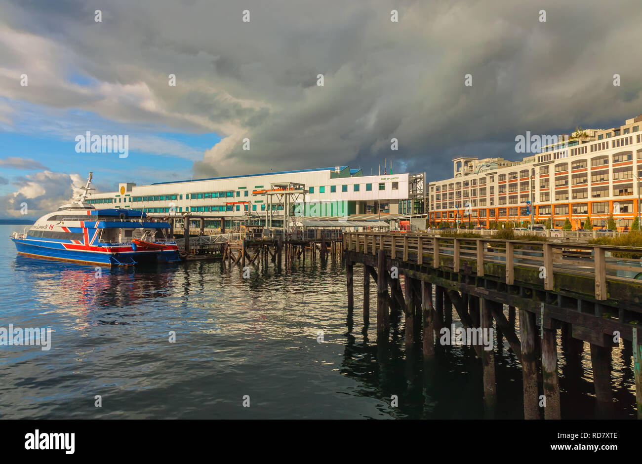 Port of Seattle and waterfront structures during winter rainstorm ...