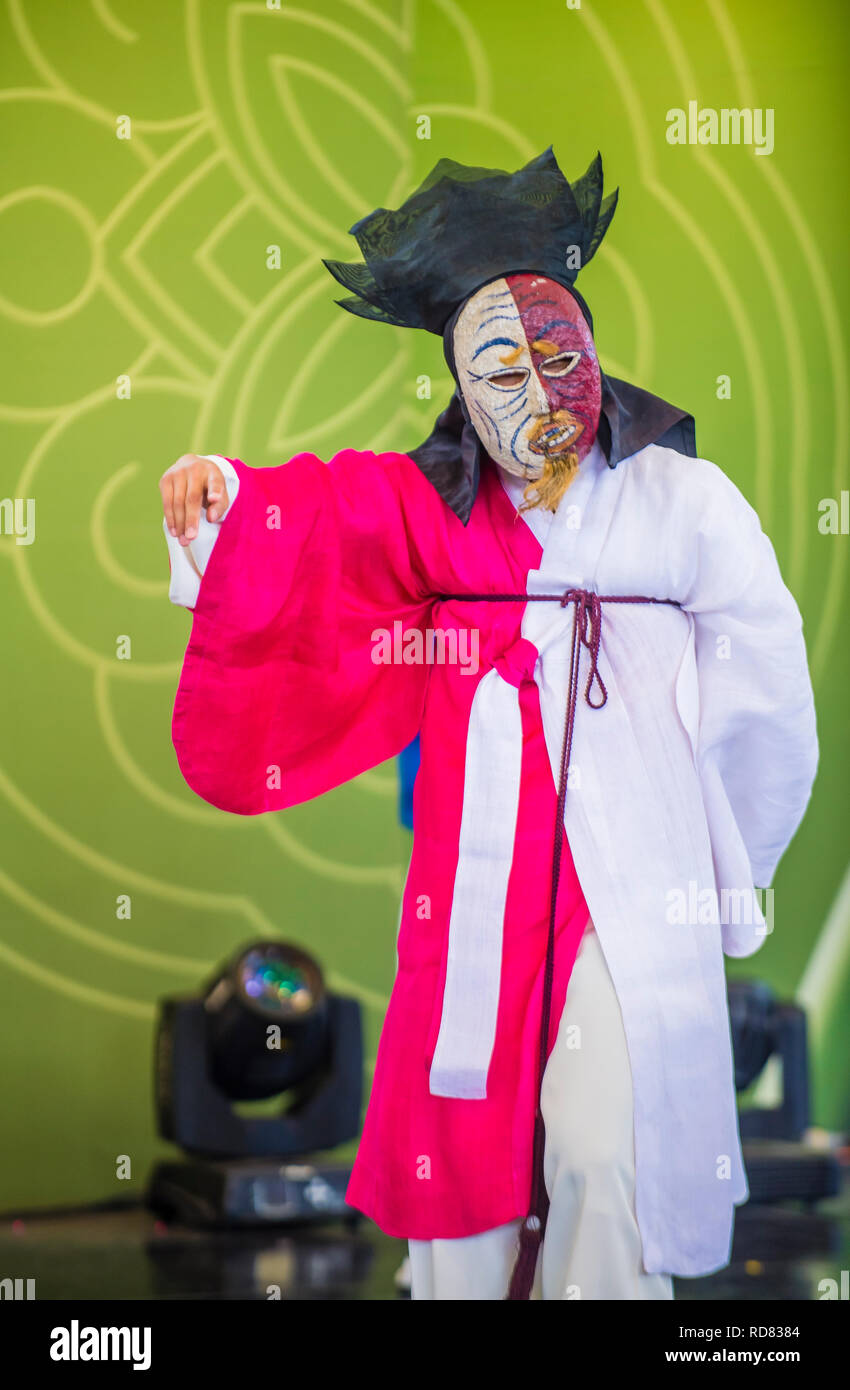 Actor performing the traditinal Korean Maskdance at Andong South Korea ...