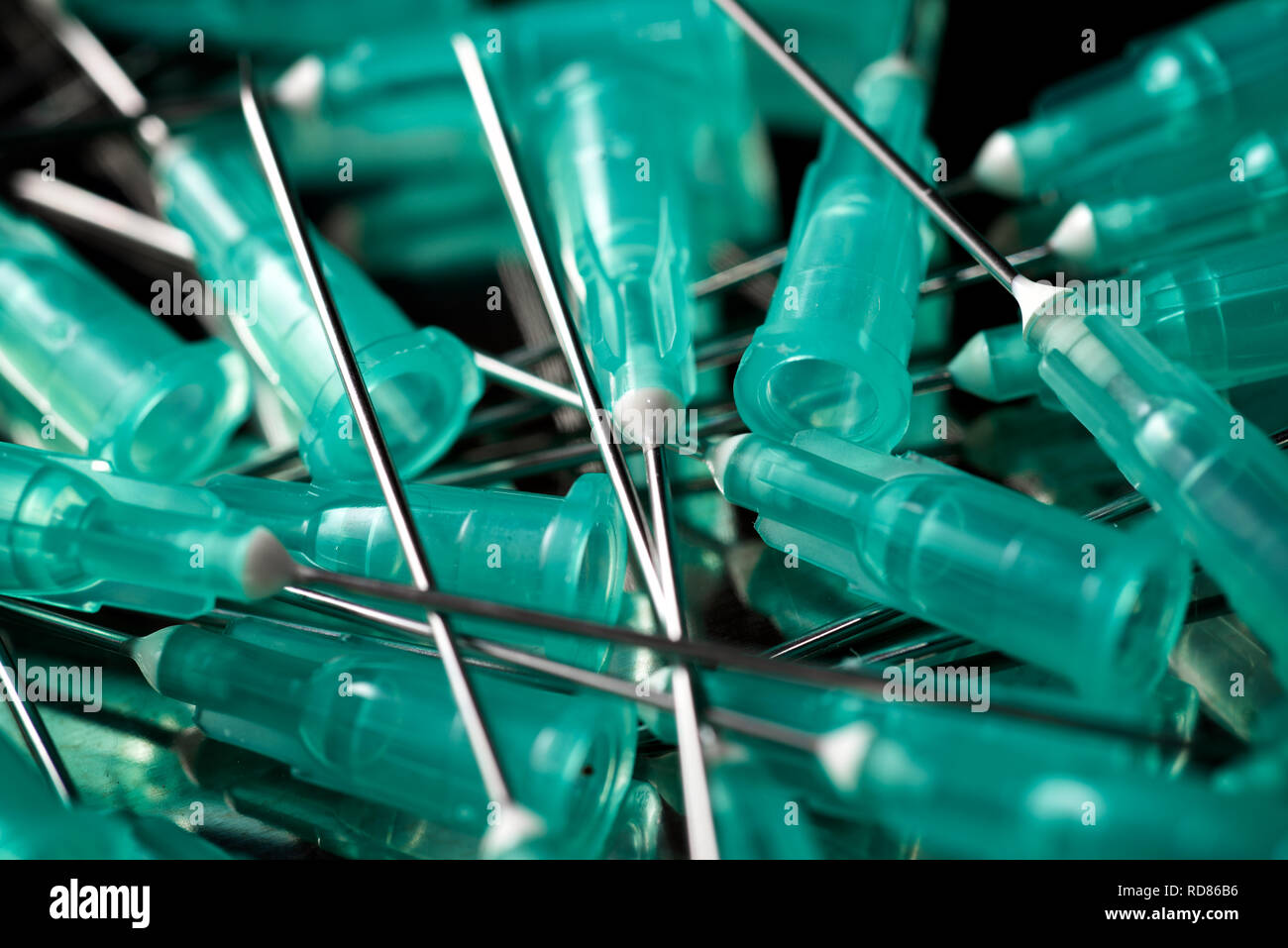 Group of needles for syringe Stock Photo - Alamy