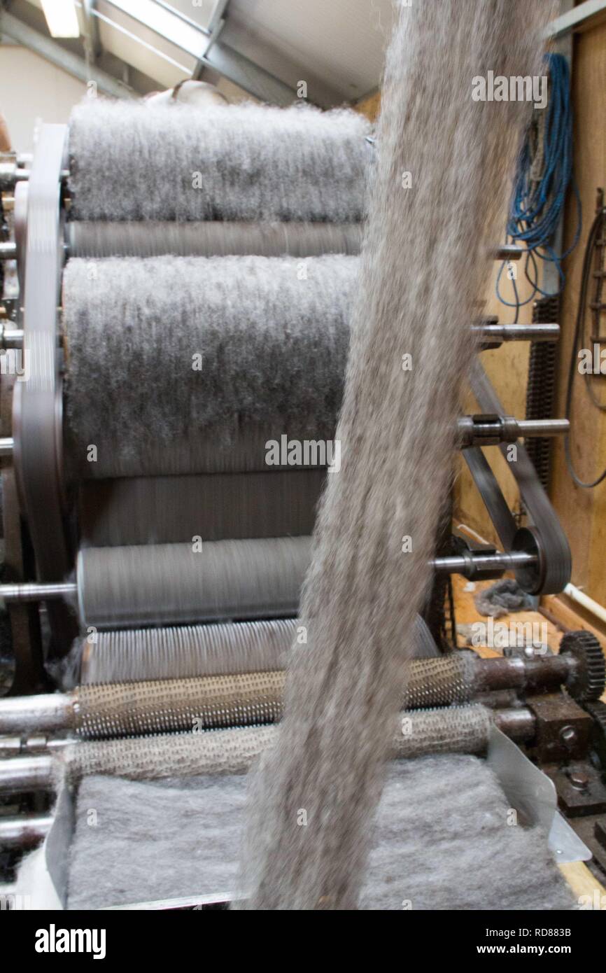 Woll spinning hi-res stock photography and images - Alamy