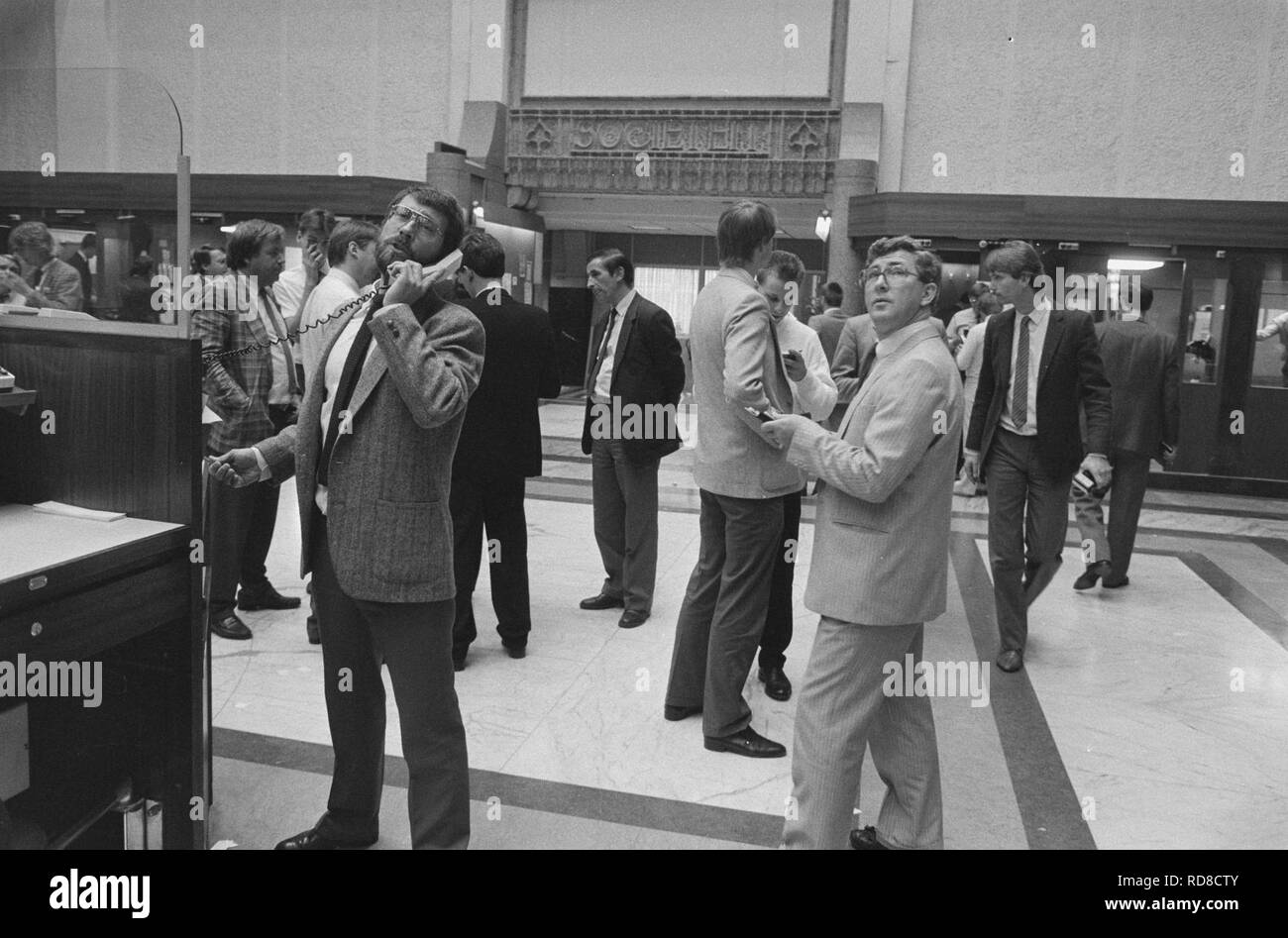 Amsterdamse effectenbeurs na enorme koersval, Bestanddeelnr 933-7593 ...