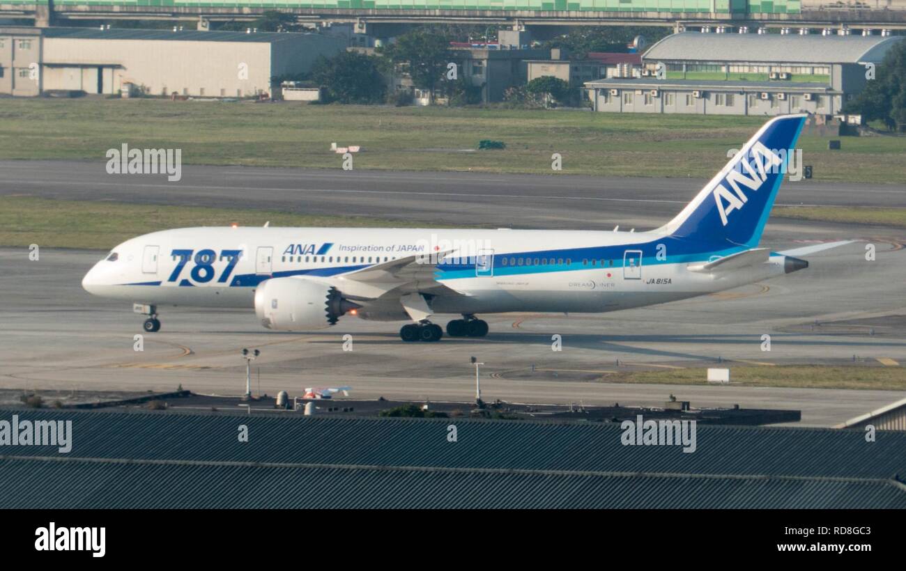 Ana boeing 787 taxiing hi-res stock photography and images - Alamy