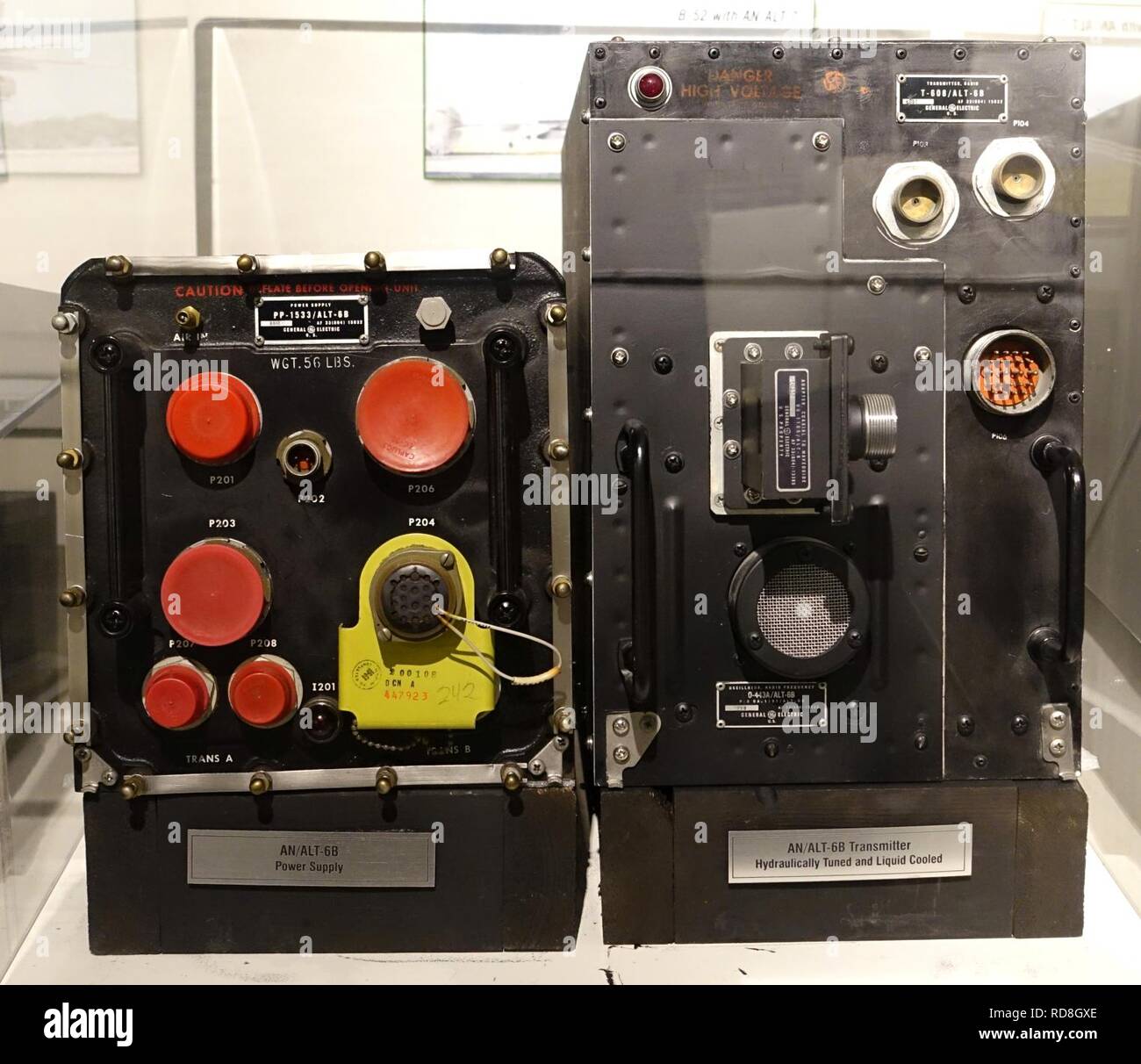 AN-ALT-6B Transmitter, hydraulically tuned and liquid cooled (right ...