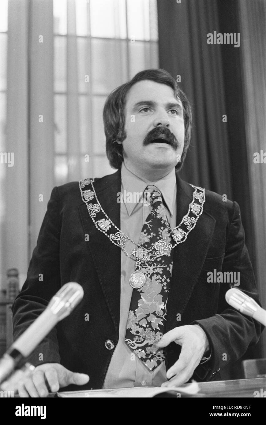 Andre van der Louw geinstalleerd als burgemeester van Rotterdam ...