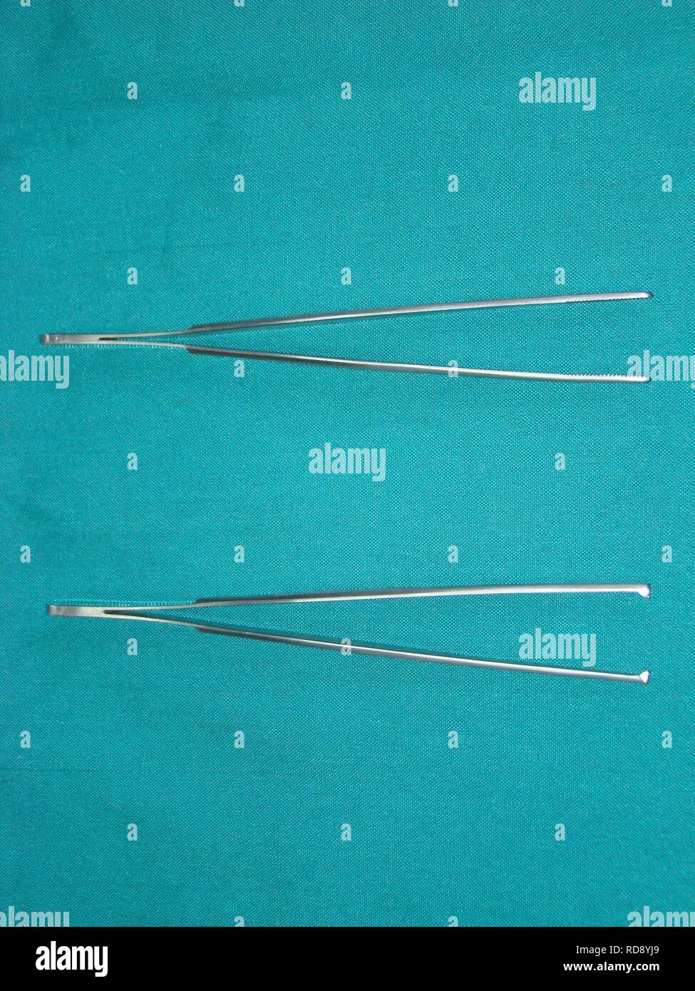 Anatomical forceps hi-res stock photography and images - Alamy