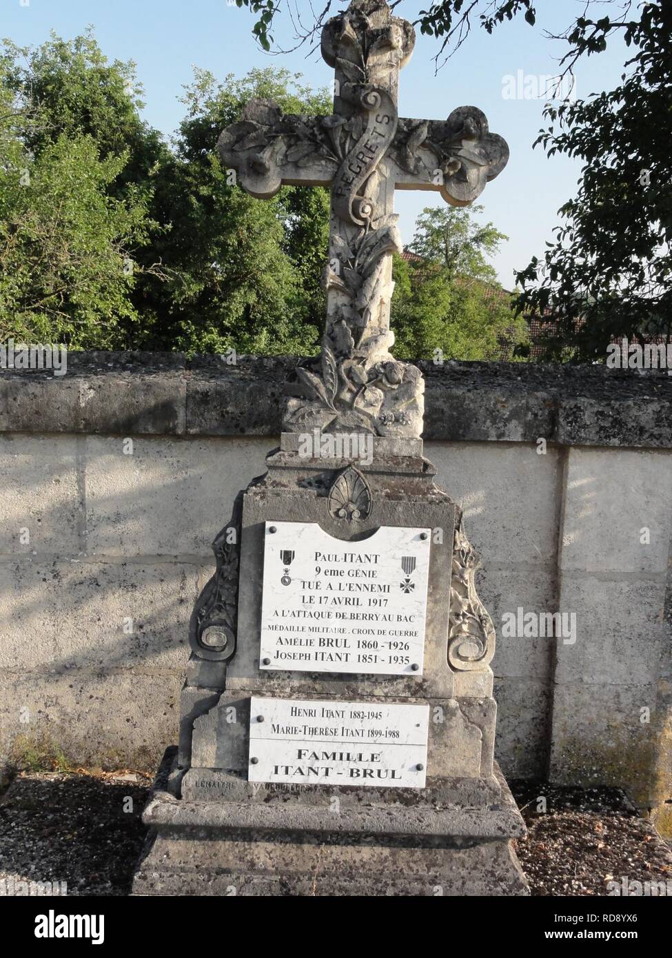 Cimetière tombe hi-res stock photography and images - Alamy