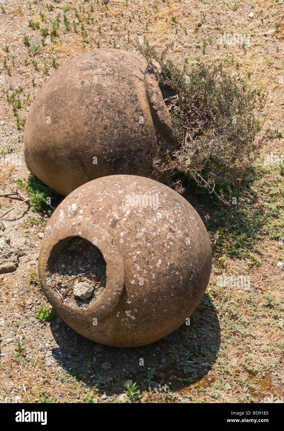 Ancient roman jars at Pompeii Stock Photo - Alamy