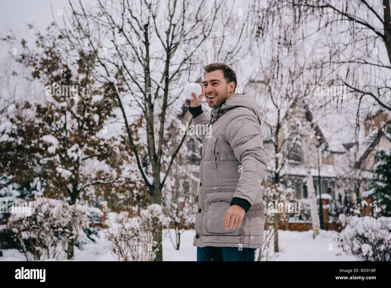 Man throwing snowball hi-res stock photography and images - Alamy