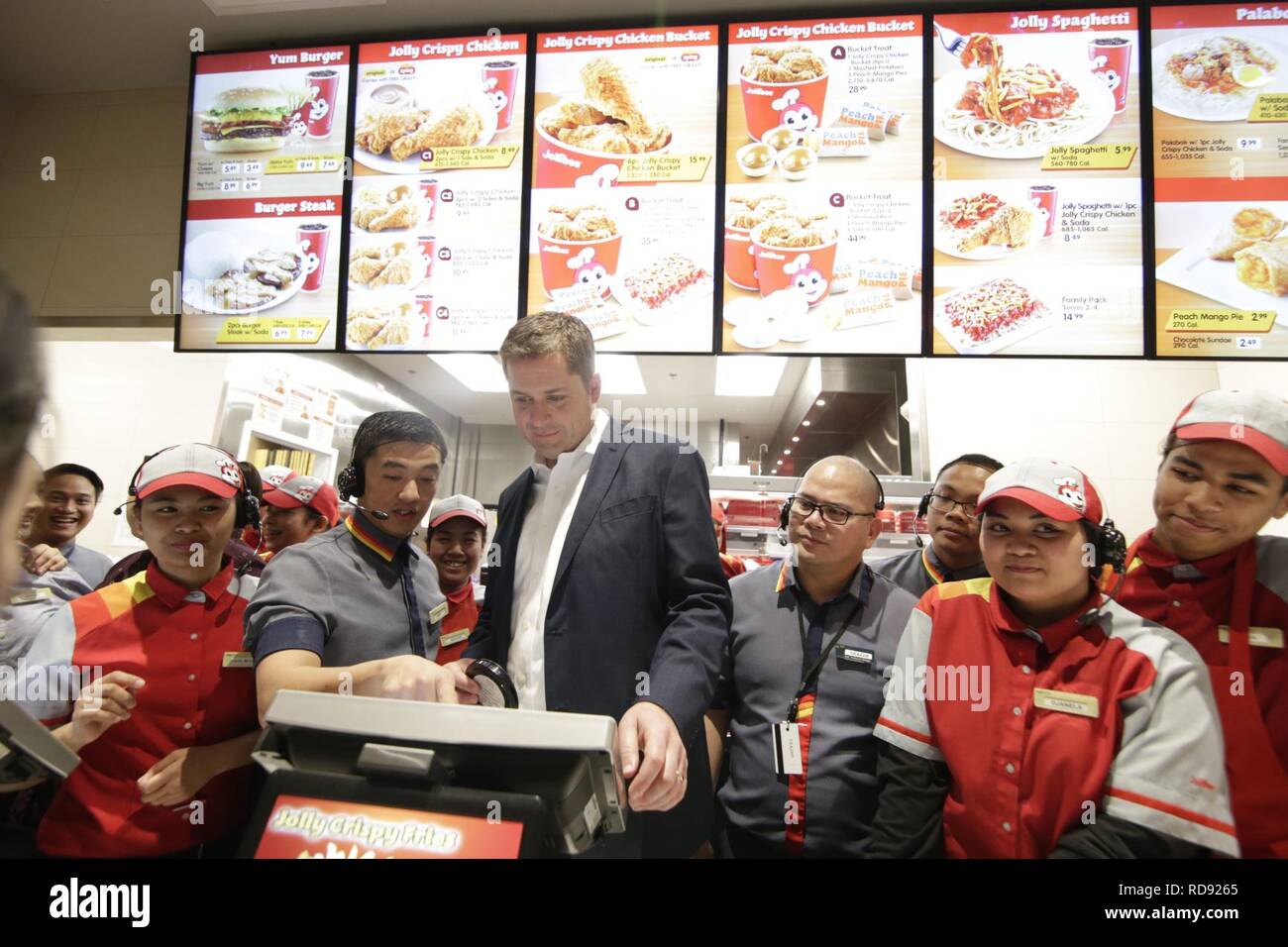 Andrew Scheer at Jollibee - 2018 (32114985368 Stock Photo - Alamy
