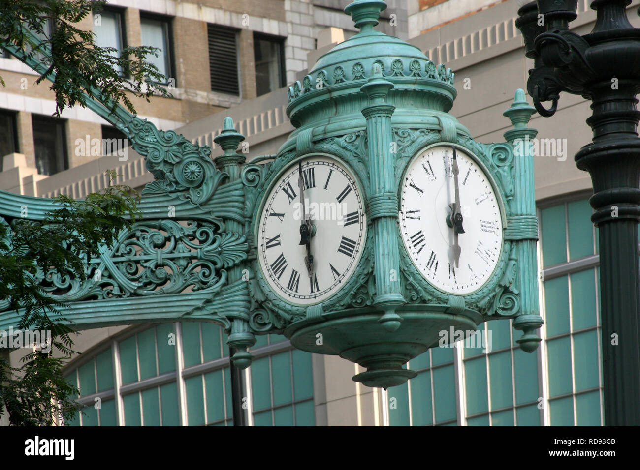 Vintage style clock in downtown Chicago, IL, USA Stock Photo - Alamy