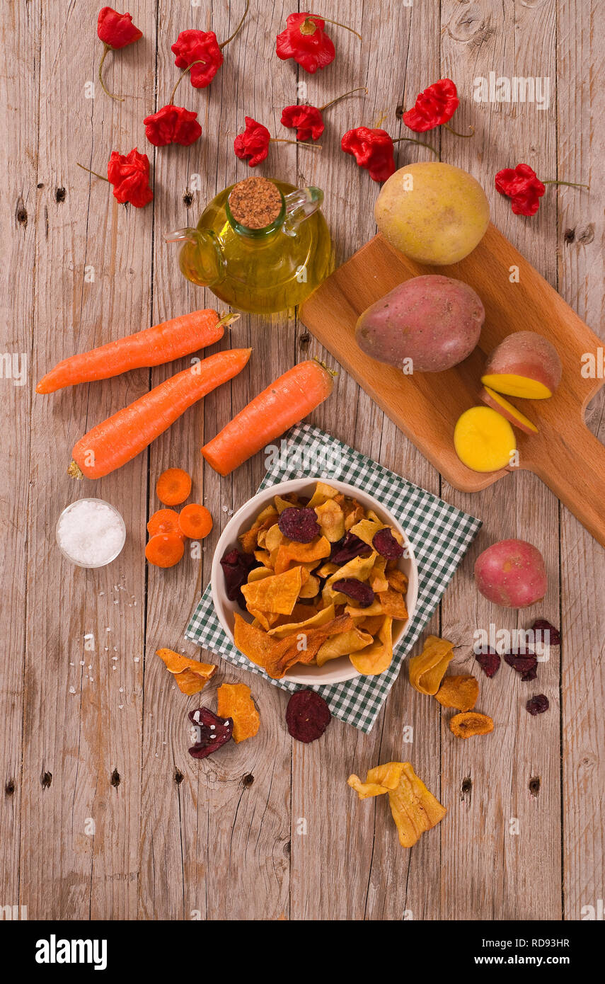 Mixed vegetable crisps Stock Photo - Alamy
