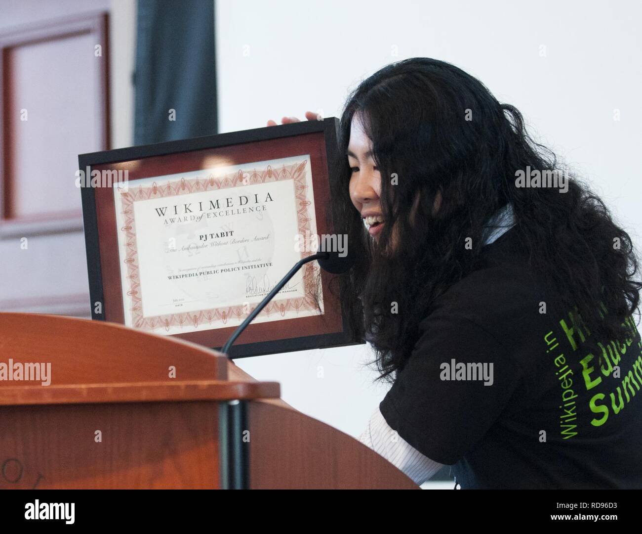 Giving award hi-res stock photography and images - Alamy