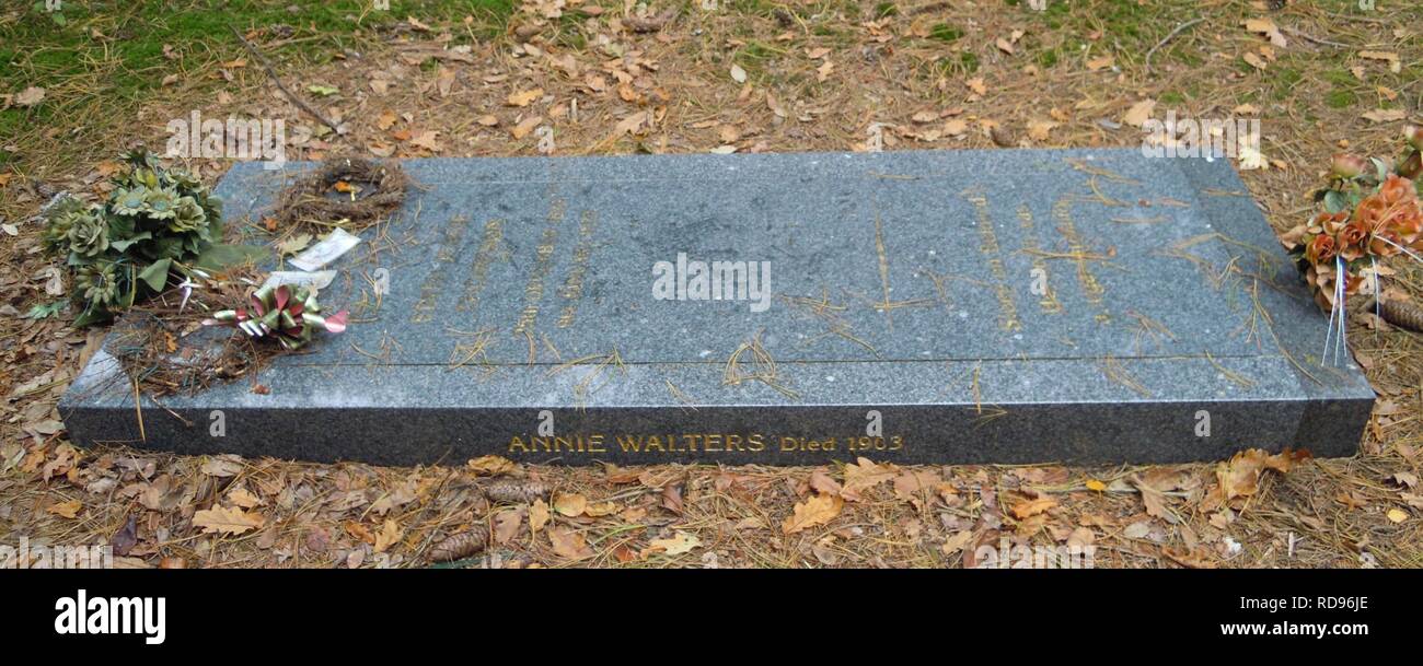 Annie Walters Grave Brookwood Stock Photo - Alamy