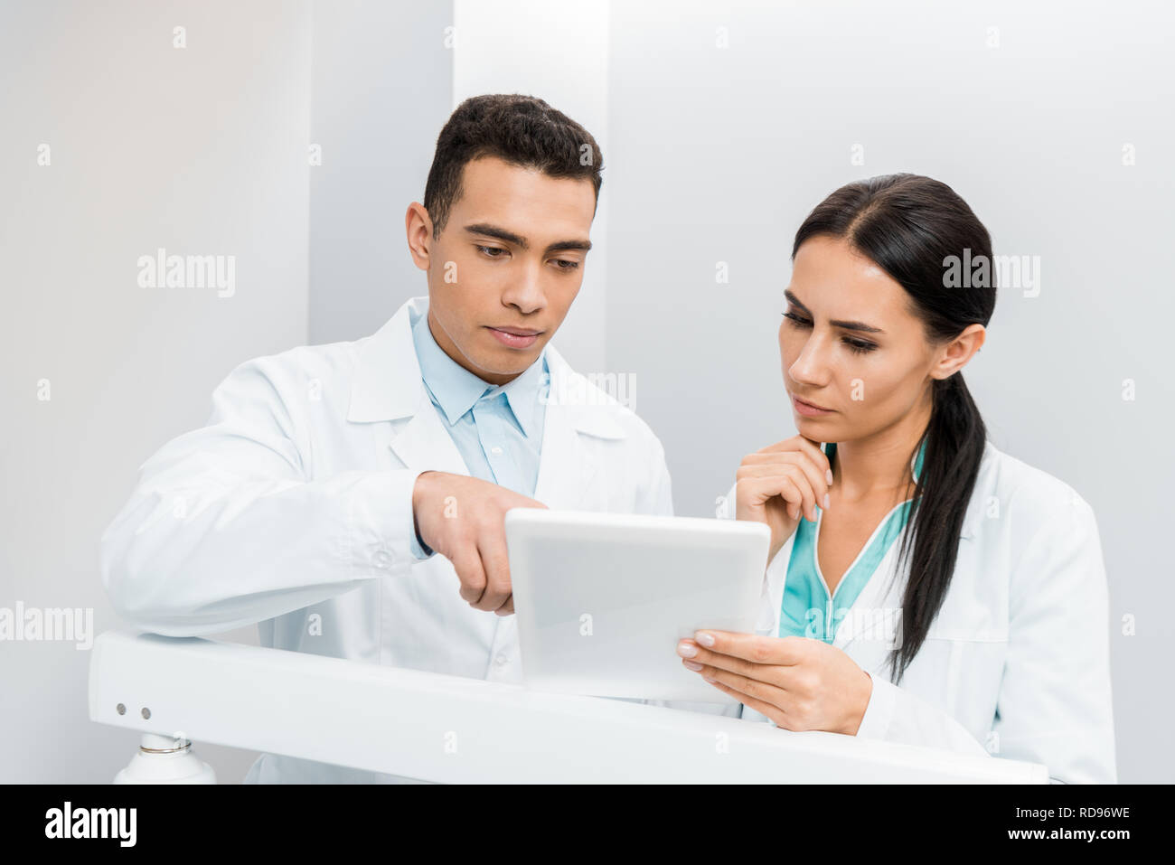 African female doctors tablet hi-res stock photography and images - Alamy