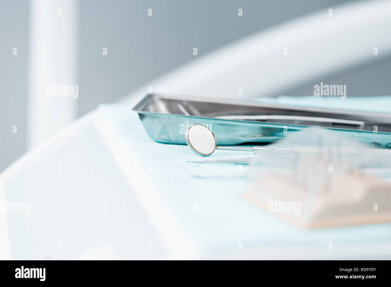 Dental mirror near tools hi-res stock photography and images - Alamy