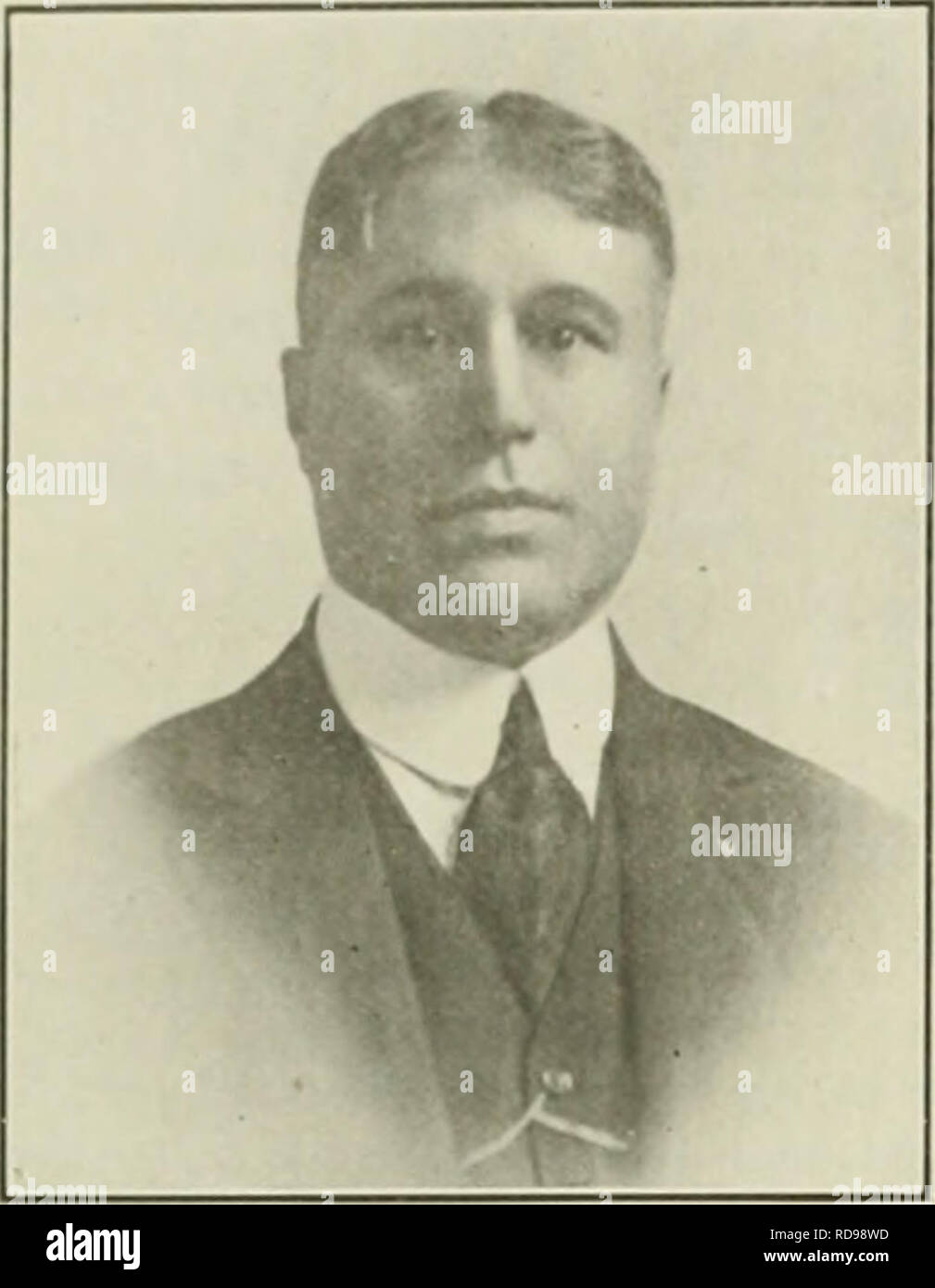 Man newspaper 1910 hi-res stock photography and images - Alamy