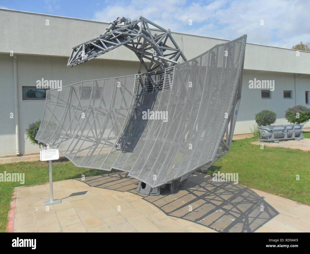 AN-SPS 40 radar anteni Stock Photo - Alamy