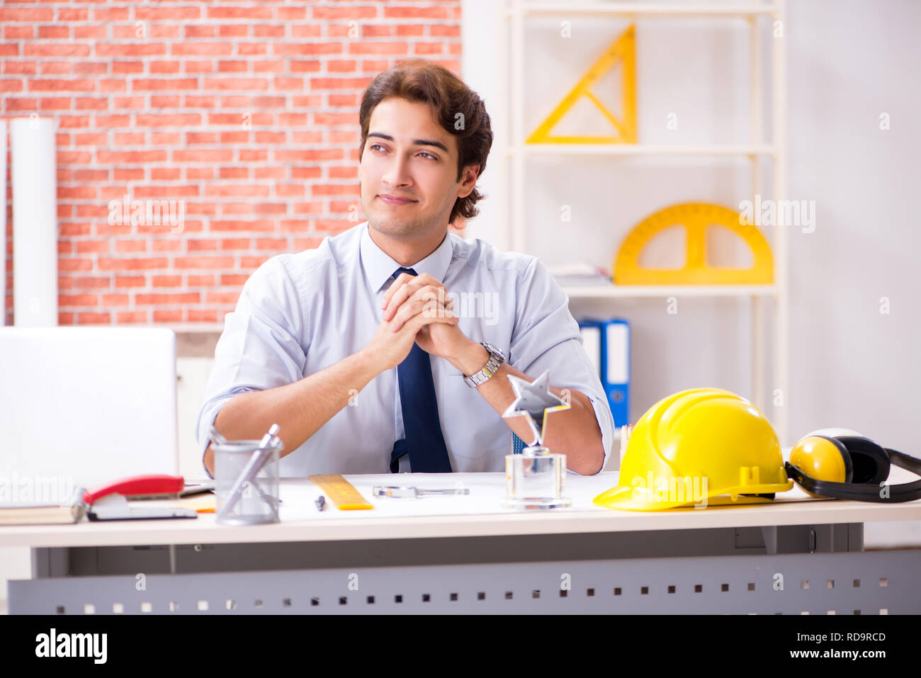 Construction supervisor working on blueprints Stock Photo - Alamy