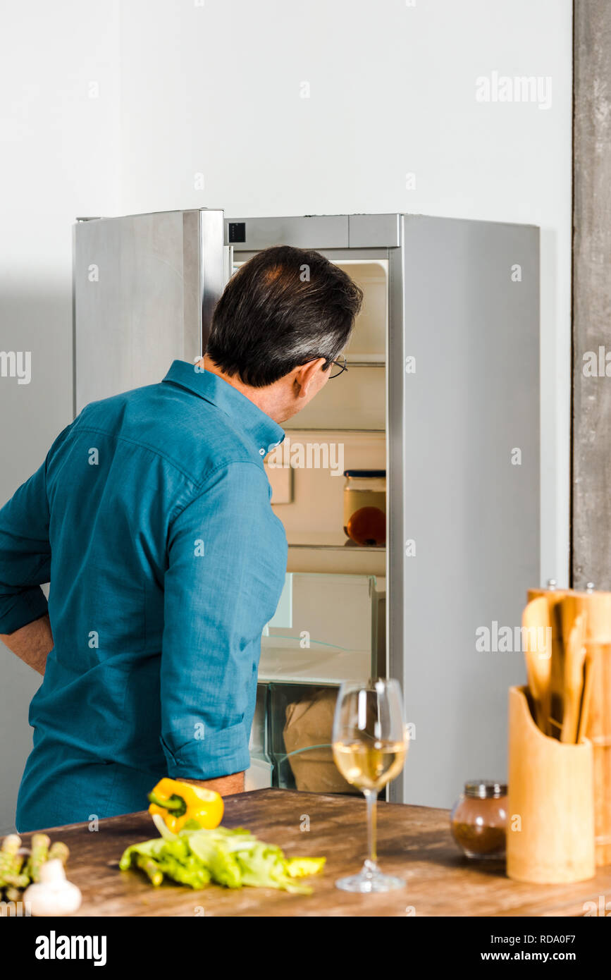 Man fridge back hi-res stock photography and images - Alamy