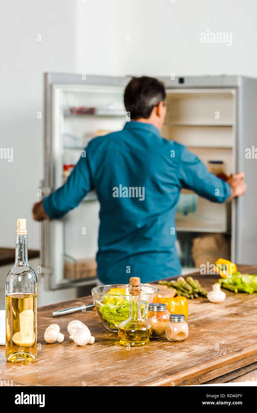 Back of fridge hi-res stock photography and images - Alamy