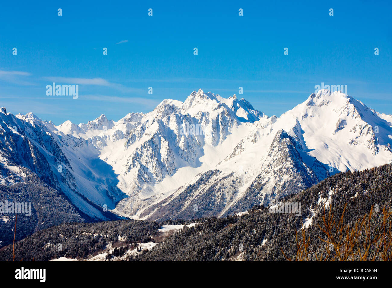 Sunny mountain landscape hi-res stock photography and images - Alamy