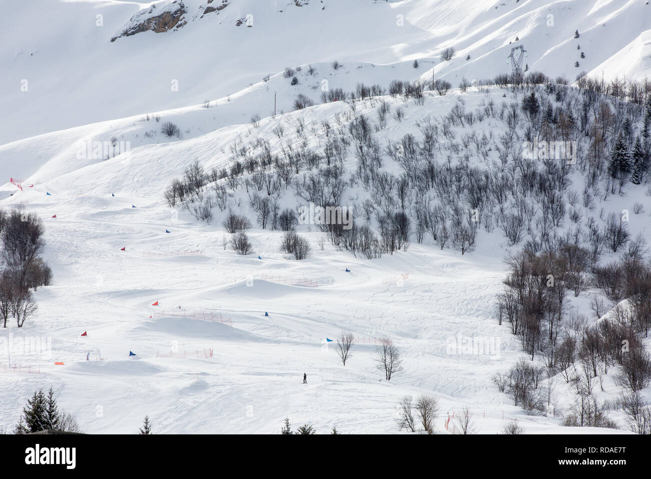Mountain-ski trail with marking flags Stock Photo - Alamy