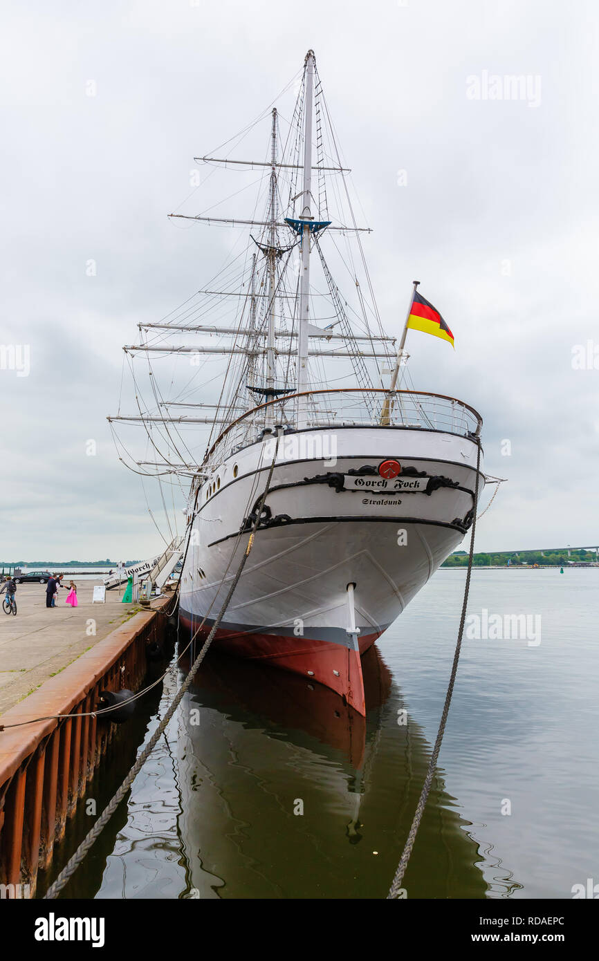 Three mast barque hi-res stock photography and images - Alamy