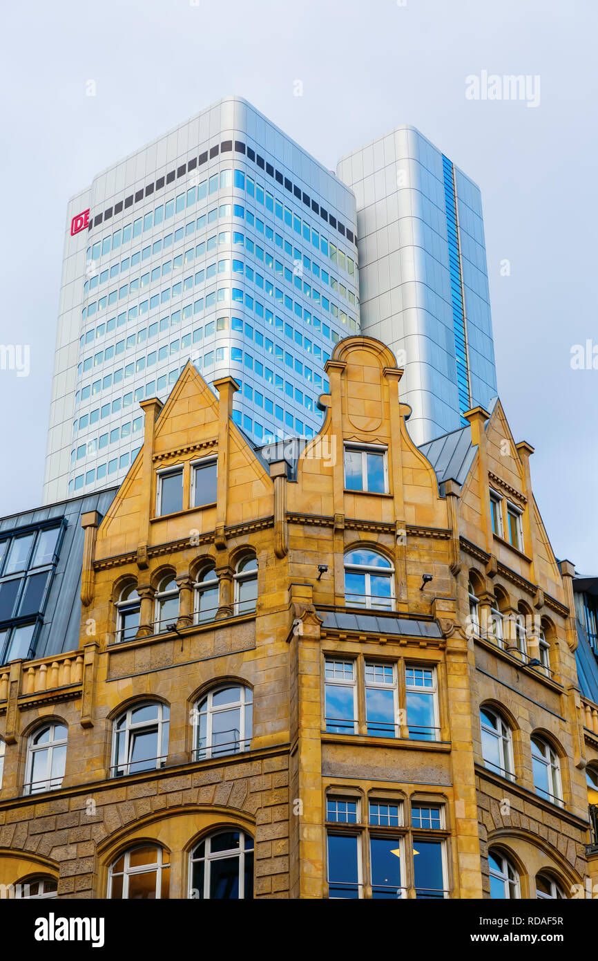 32 storey hi-res stock photography and images - Alamy