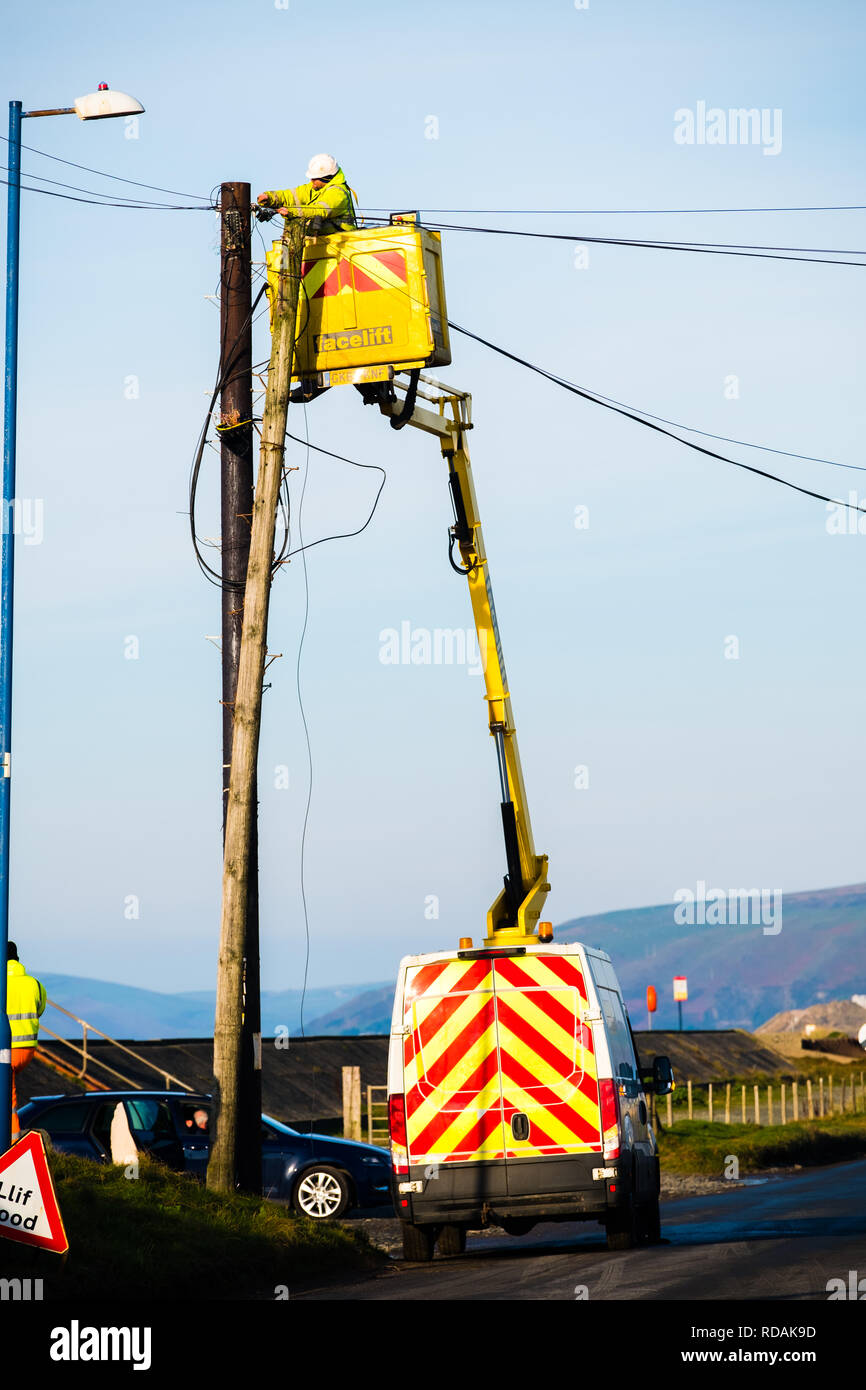 Telecommunications infrastructure in the UK : Contractors, using a ...