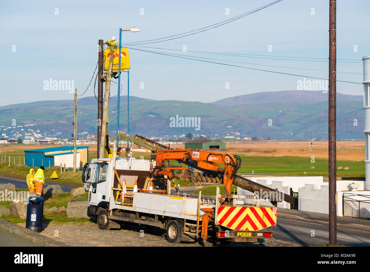 Contractors fixing network hi-res stock photography and images - Alamy