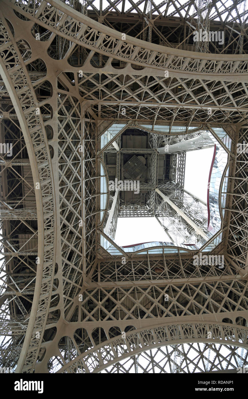 Parigi tour eiffel hi-res stock photography and images - Alamy