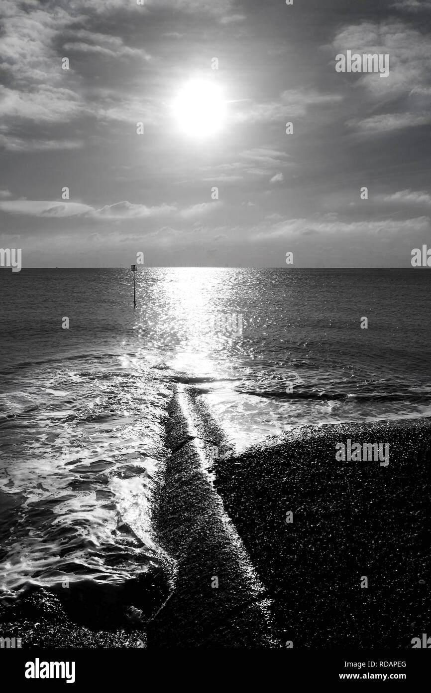 Flat calm sea hi-res stock photography and images - Alamy