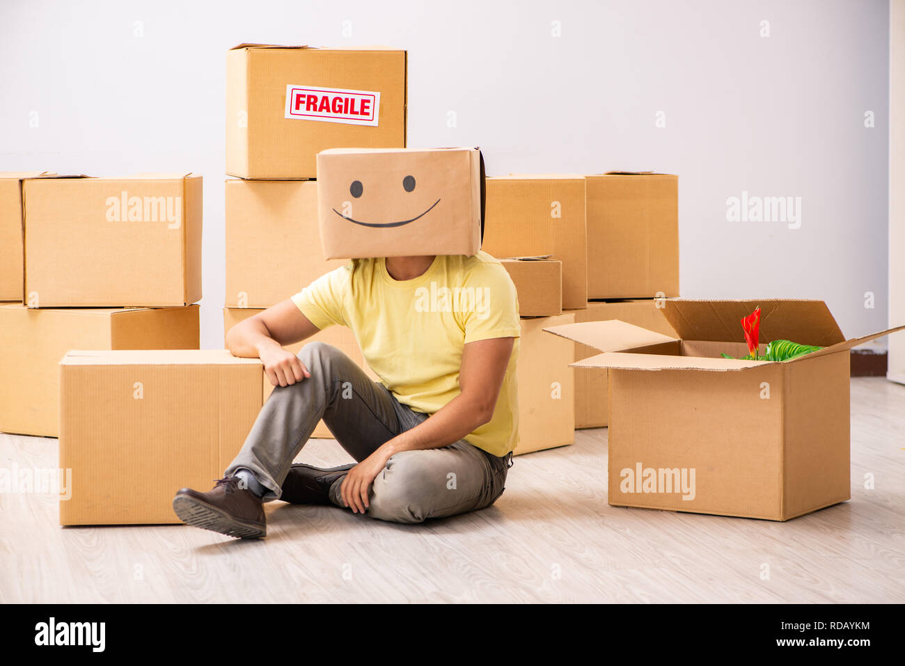 Happy man with box instead of his head Stock Photo - Alamy