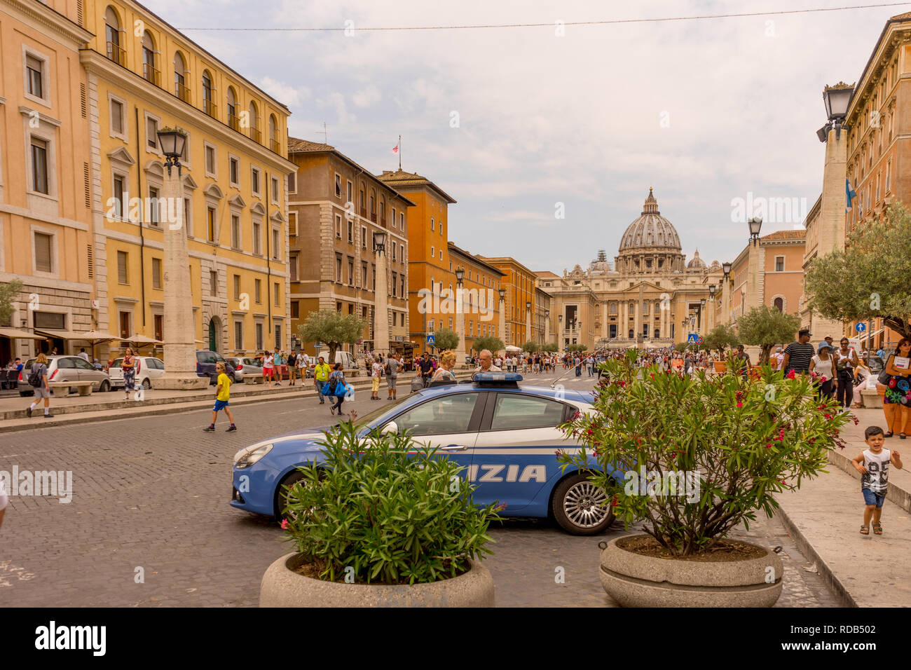 Police car in rome hi-res stock photography and images - Alamy