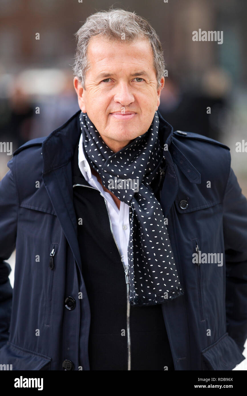 Mario testino 2012 hi-res stock photography and images - Alamy
