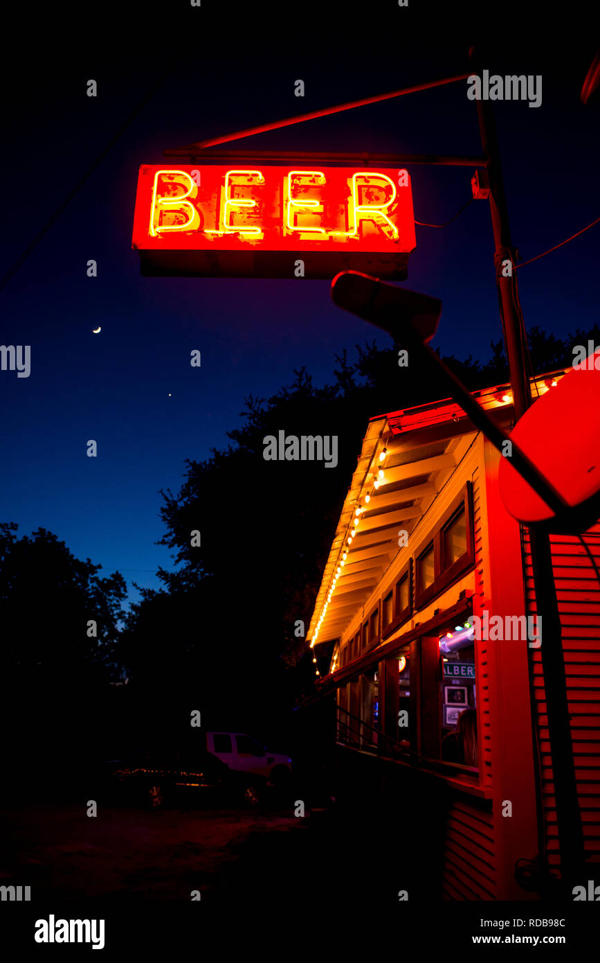 Neon beer sign hi-res stock photography and images - Alamy