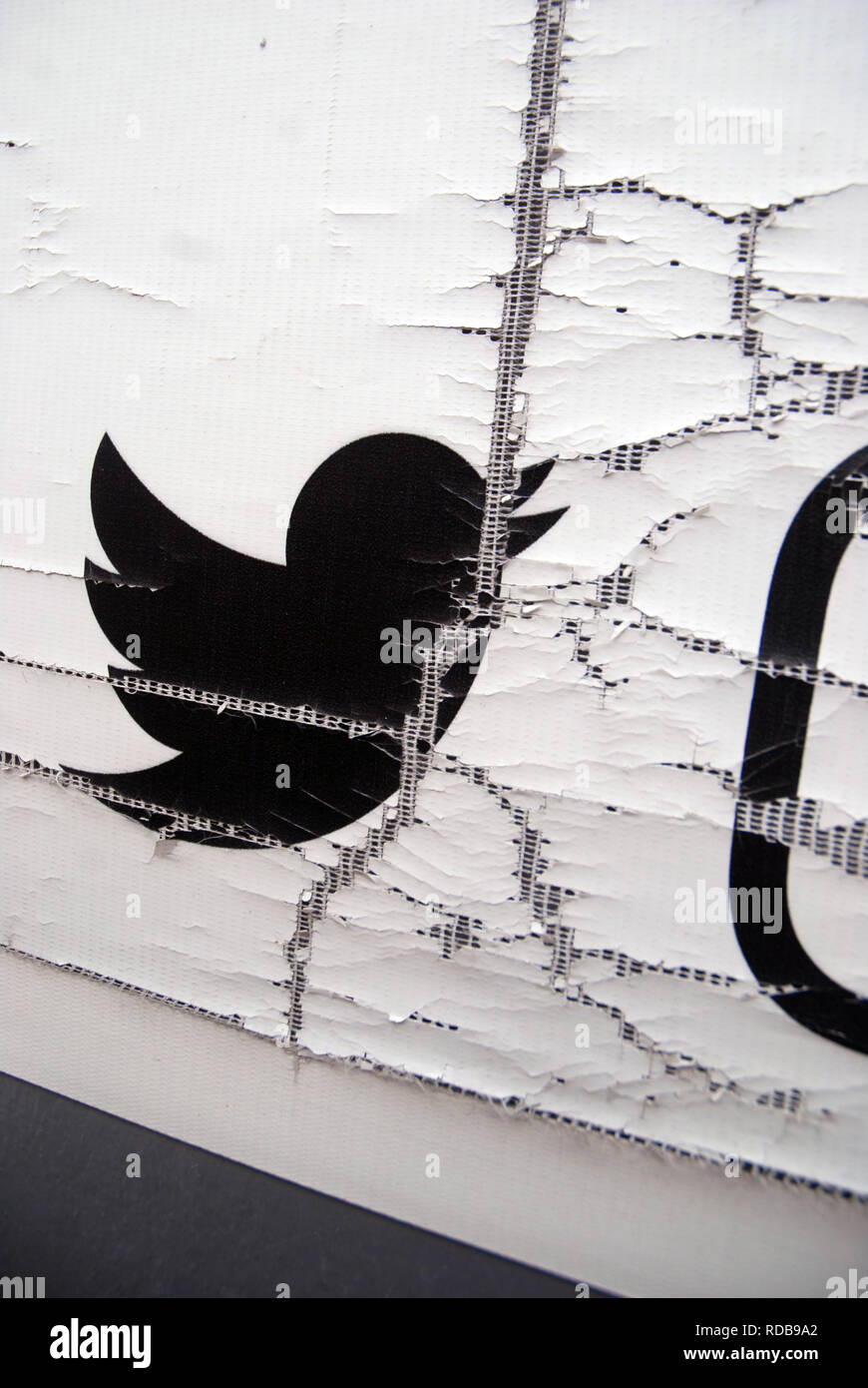 Twitter logo old hi-res stock photography and images - Alamy