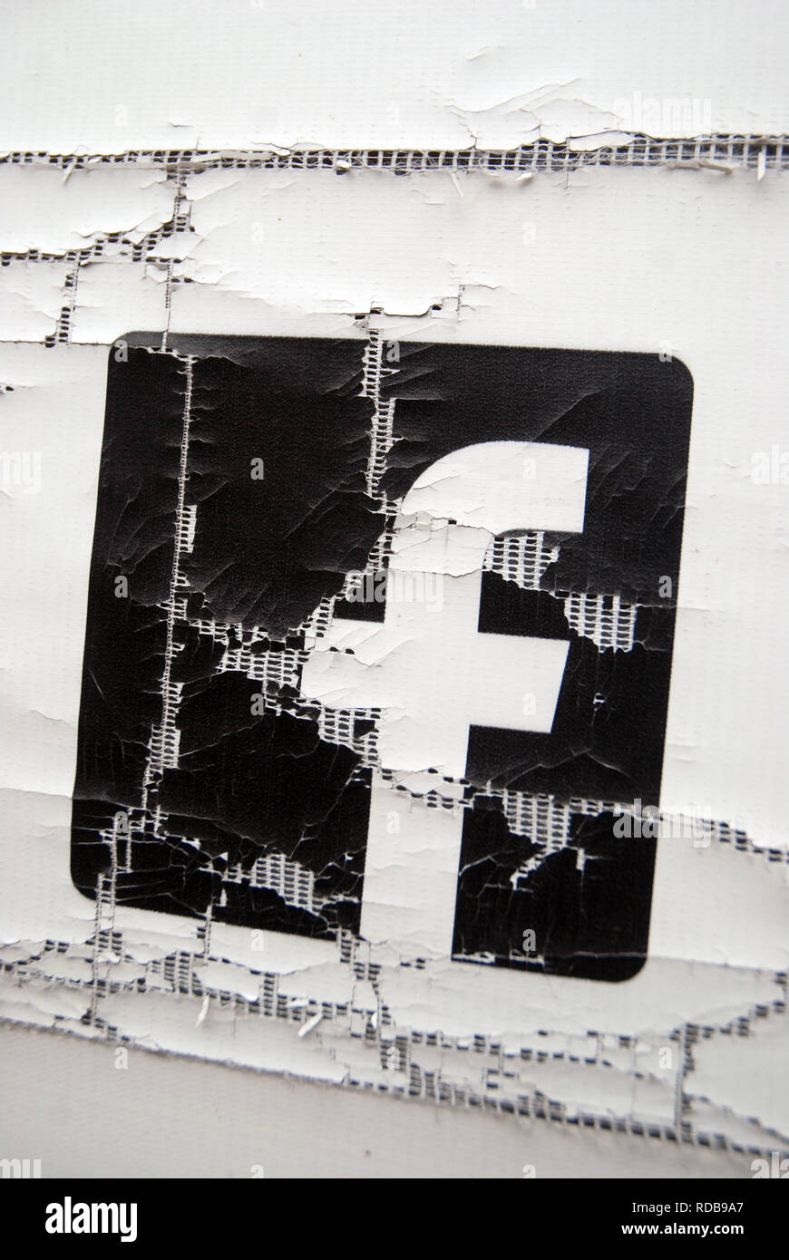 Facebook logo crack hi-res stock photography and images - Alamy