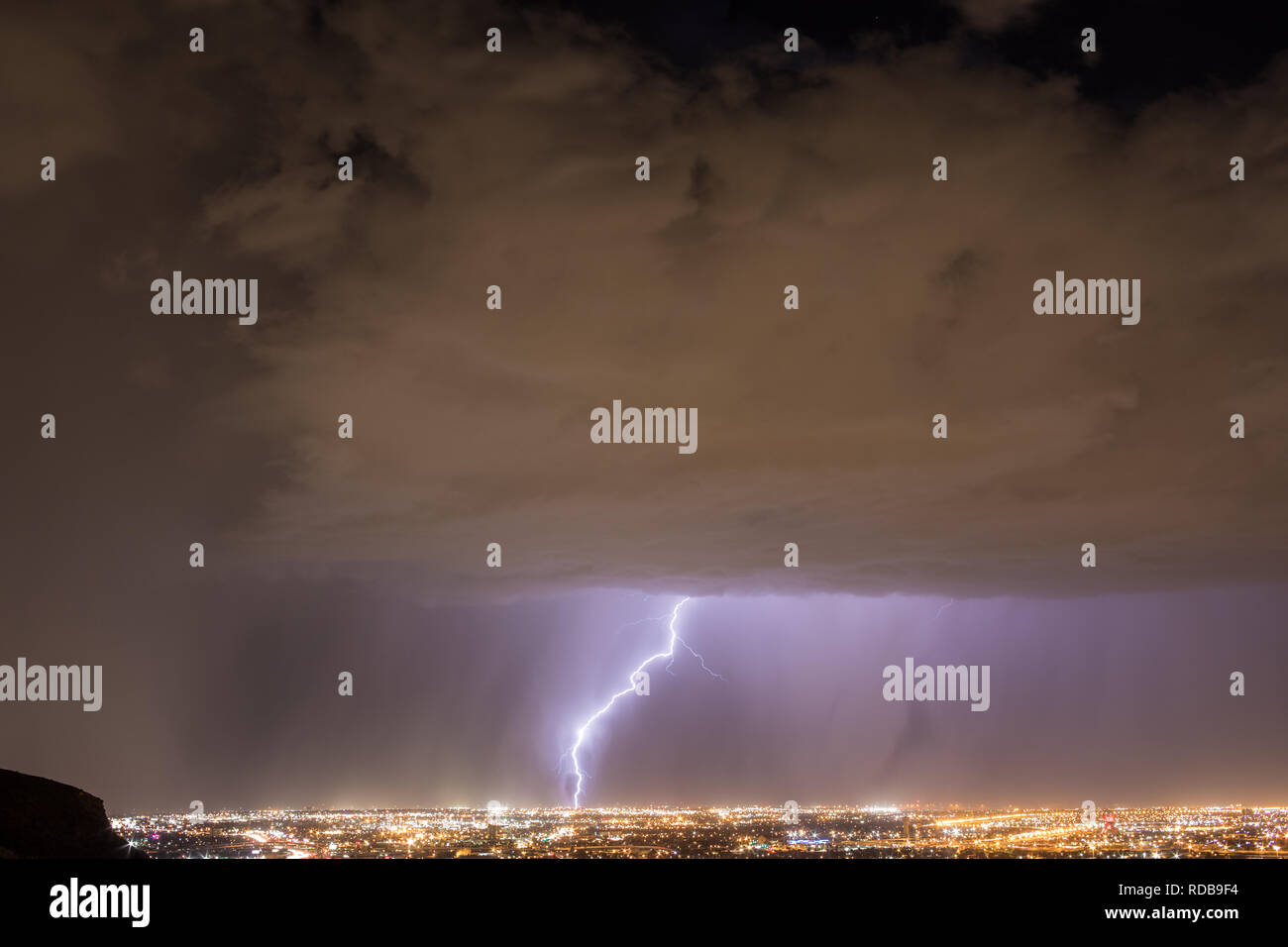 Borderland city hi-res stock photography and images - Alamy