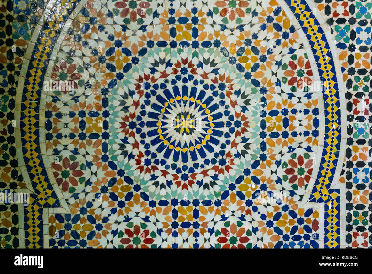 Arabic wallpaper pattern islamic mosaic hi-res stock photography and ...